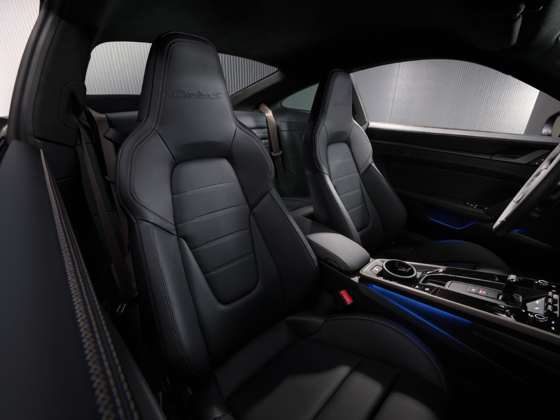 Hypercar Hunter: The New 992.2 Porsche 911 Turbo S T-Hybrid